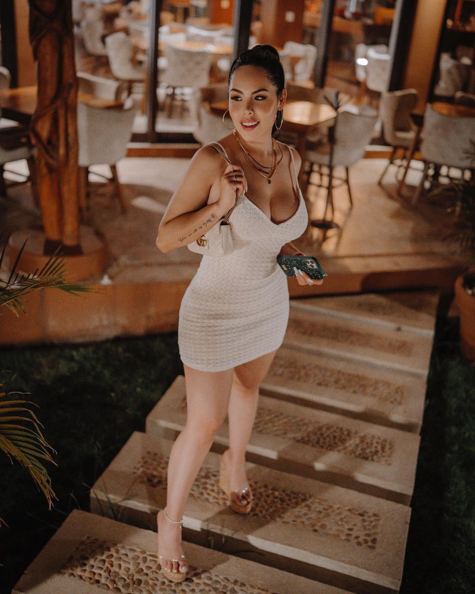 Chicas Bellas on Twitter: "VERÓNICA FLORES 🤤😘"