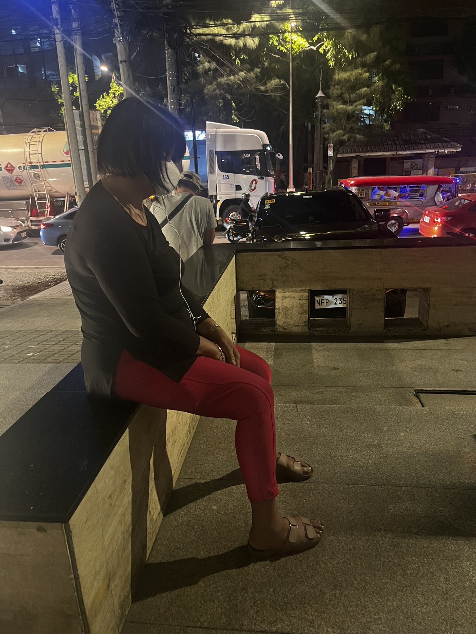 mark geronimo on Twitter: "saw this lola outside my condo while yb, pinababa daw siya ng apo nya ...