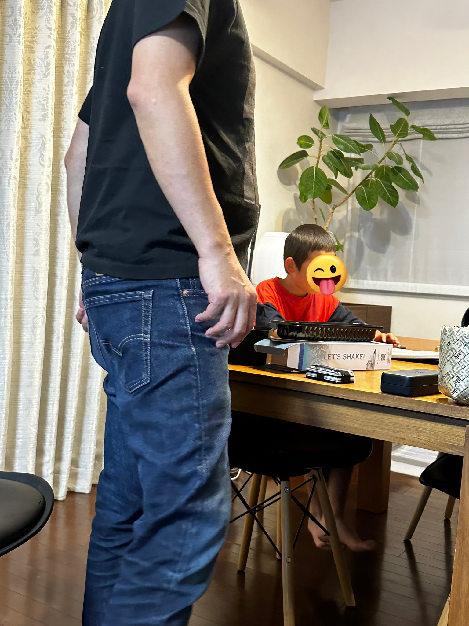 四宮琴絵_ジョイゾーCOOとHokkaido Design Code代表 on Twitter: "@miyake_cho_cho @sho_trip あんな立派な机があるのに、宿題はリビング ...