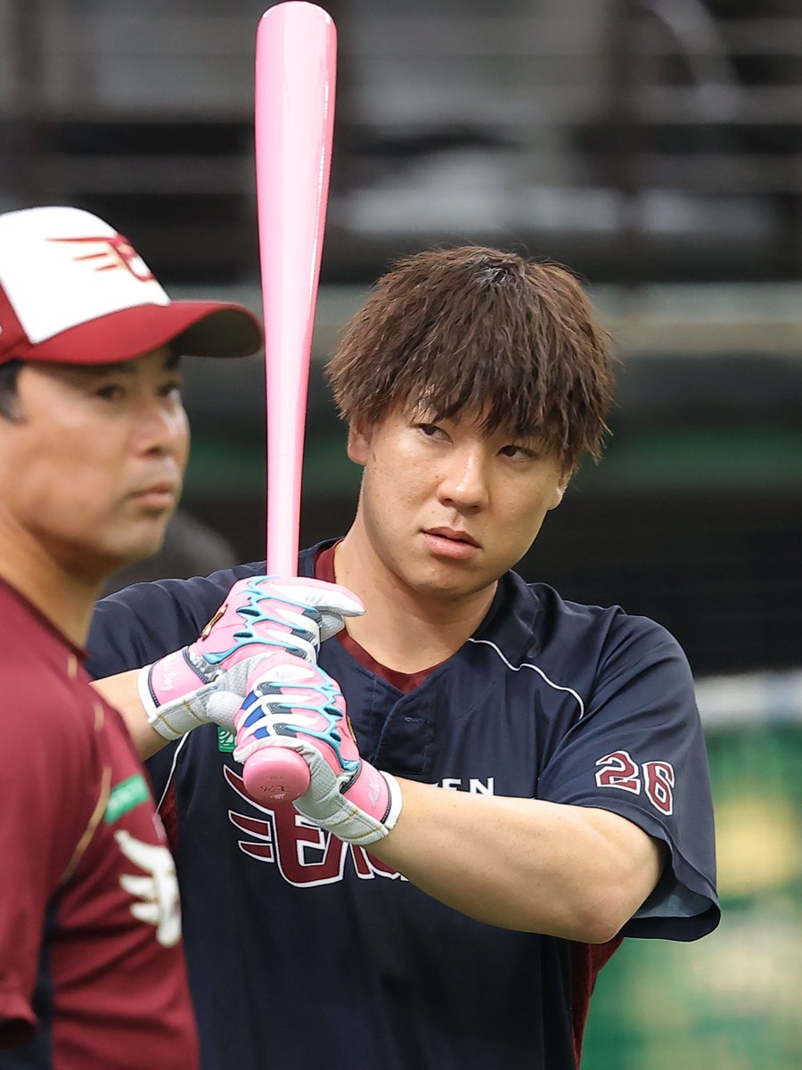 サンスポ×EAGLES on Twitter: "【西武ｰ楽天】 14日、「母の日」 ピンク色の手袋とバットで練習に臨む鈴木大地選手と炭谷銀仁朗選手。田中和基選手はピンク色のグローブで練習に ...