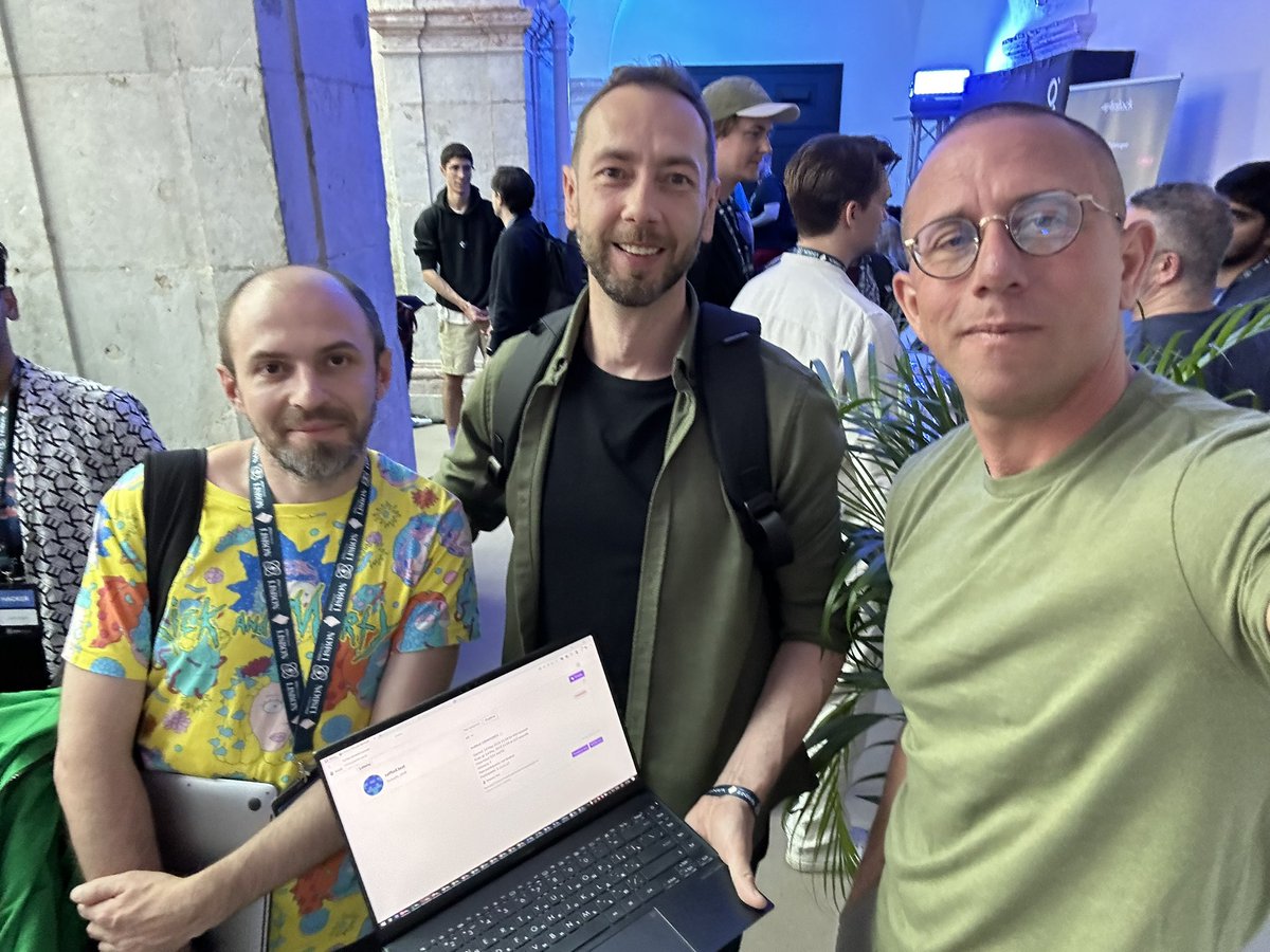 me with some of the hackers at @ETHGlobal Lisbon building on @LensProtocol (a thread) - tag ...