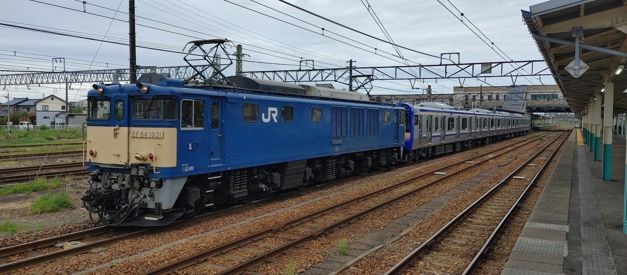 ハマ8001レ on Twitter: "2023.05.15 新津駅 EF64-1031＋E235系F25編成(配給) https://t.co/tRF8oDiWXE" / Twitter