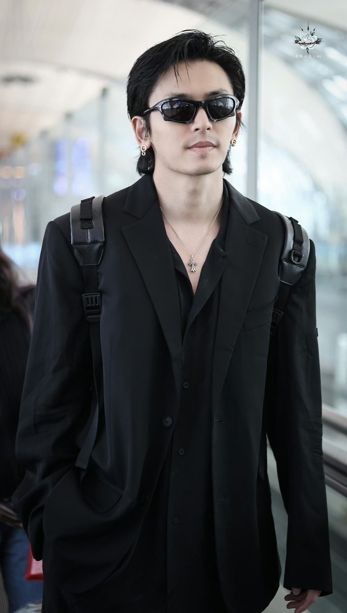 Zhang Zhehan Life Fan🪼 on Twitter: "He looks ssssoooo 🔥🔥🔥 #ZhangZhehan #张哲瀚 #ZhangZhehanComeback ...