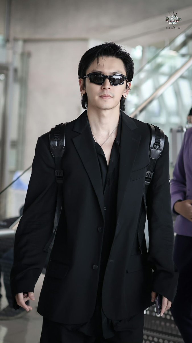 Zhang Zhehan Life Fan🪼 on Twitter: "He looks ssssoooo 🔥🔥🔥 #ZhangZhehan #张哲瀚 #ZhangZhehanComeback ...