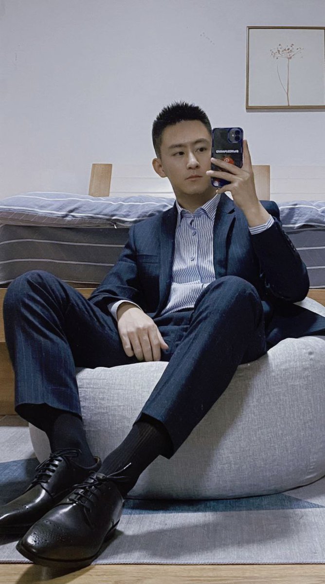 夜凉 On Twitter 好无聊啊,今天下班有没有想约的宝贝?好想约炮,我附近的都可以约啊,用我的大鸡巴狂插你的屁眼,射一大堆在你嘴里!大鸡巴胀死了,好几天没射了!有没有小骚逼喜欢我