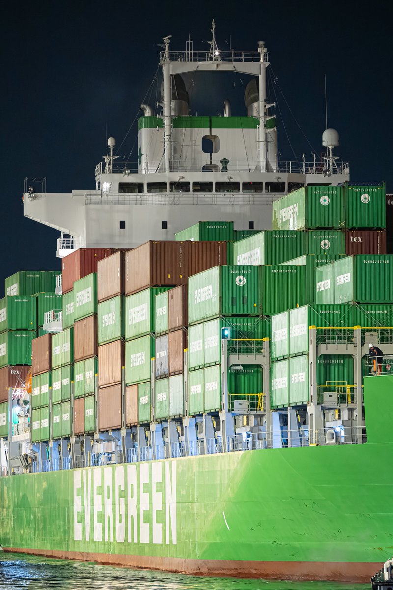 たけつみ on Twitter: "EVER BALMYと入れ替わりで青海4号に接岸する、同じく🇹🇼Evergreenのコンテナ船「EVER ORIGIN」。 最近登場した新しいカラー、鮮やか ...