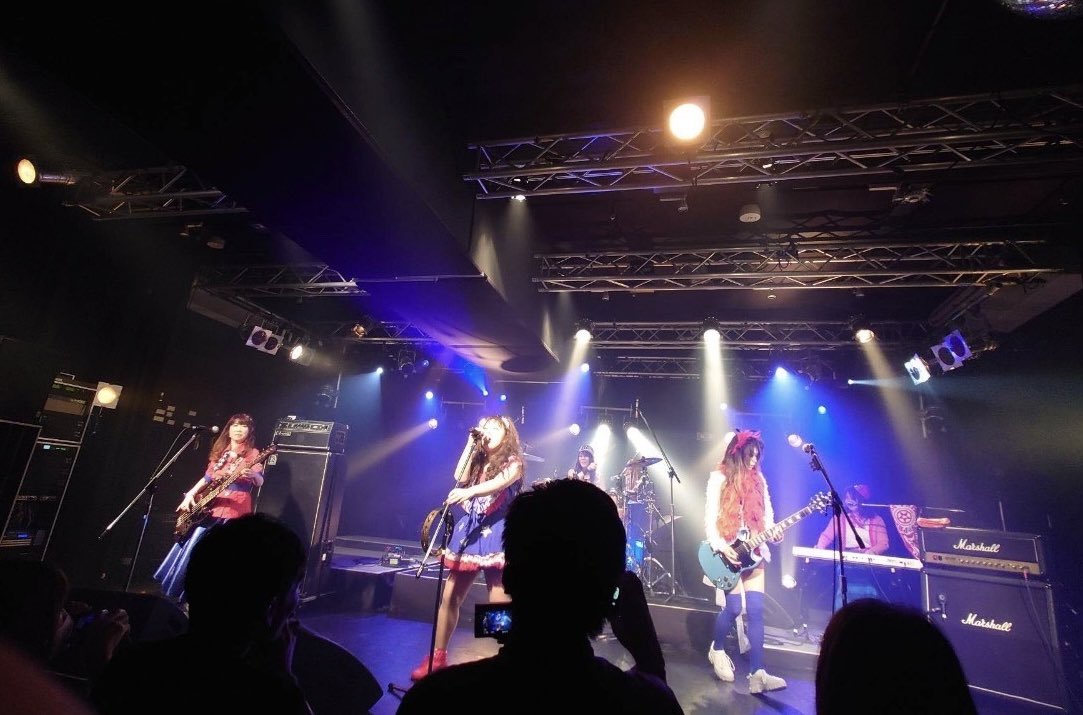 ヒロミパトラ@HELL DUMP on Twitter: "布アーマーをライブの日に揃えて着ているなんてとってもうれしみちゃったよ💗👁‍🗨 新しい衣装もかわいい💗"