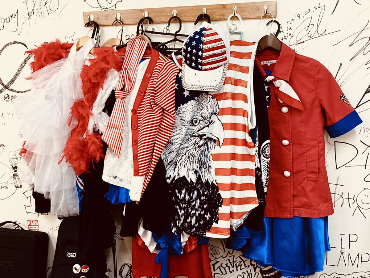 ヒロミパトラ@HELL DUMP on Twitter: "布アーマーをライブの日に揃えて着ているなんてとってもうれしみちゃったよ💗👁‍🗨 新しい衣装もかわいい💗"