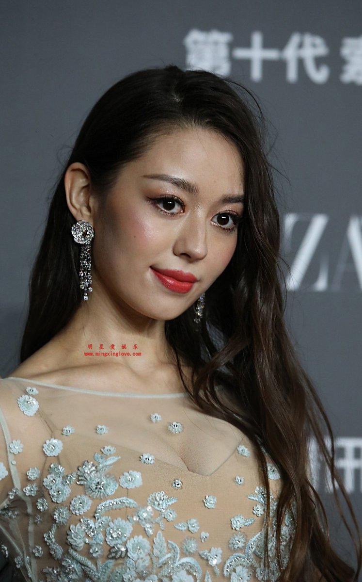 mingxinglove on Twitter: "#吉娜·爱丽丝 参加某活动现场花絮照片，透明薄纱露胸裙，高清4K分辨率原图无修 #生图 下载 https://mingxinglove ...