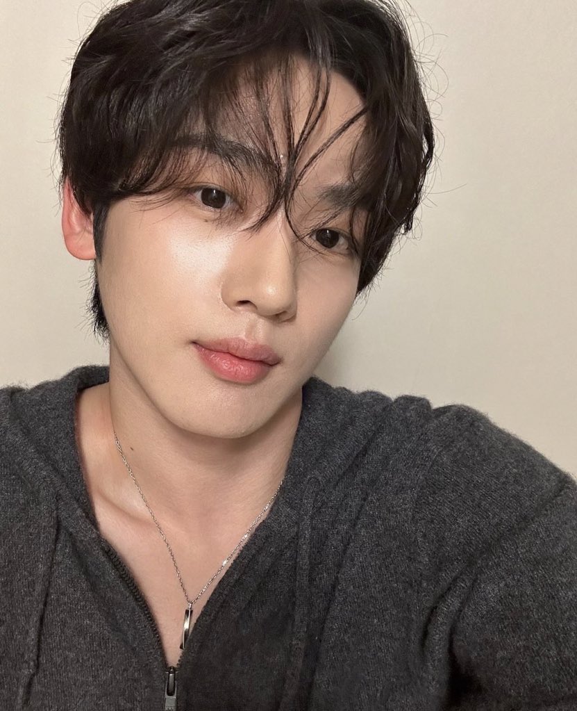 멩. 𝚖𝚎𝚗𝚐 ʚĩɞ on Twitter: "X1 mngr commented on Yohan's recent Ig photo and Yohan replied "Hyung ...