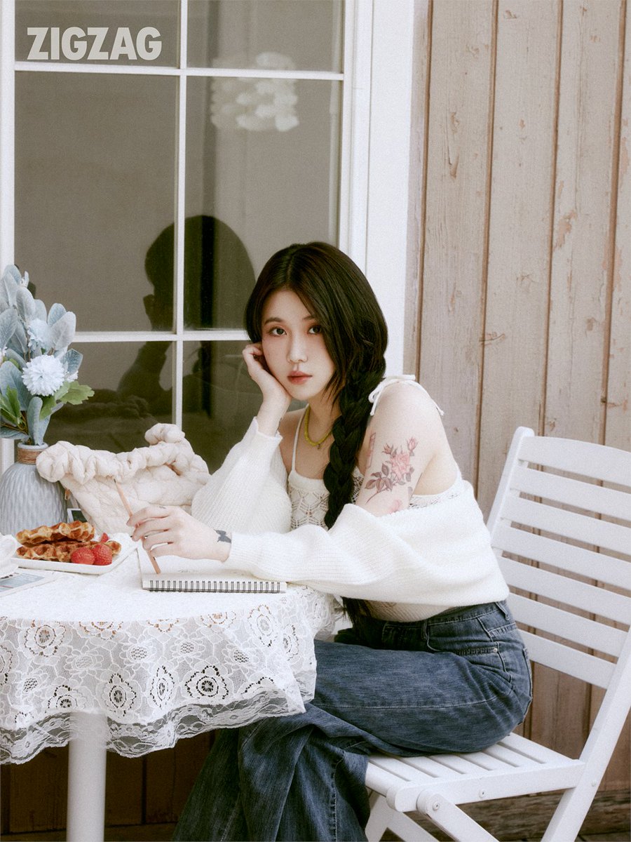 Nunca Pause O MV on Twitter: "BELÍSSIMA! A solista Yerin Baek para a ZIGZAG."