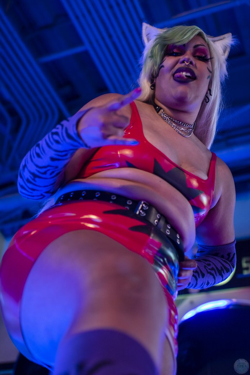 Ministry of Otaku on Twitter: "RT @AstoriaAddams: Roxanne Wolf shot at Colossalcon Prime by ...