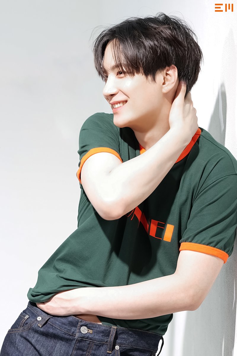 KIM JONGHYEON PICS on Twitter: "Kim Jonghyeon, laid-back and still sexy without even trying ...