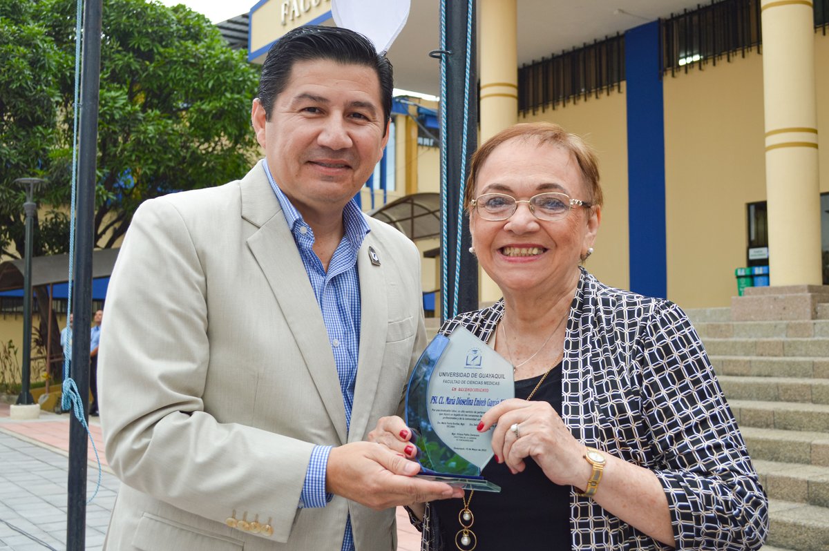 Univer. de Guayaquil on Twitter: "El Dr. Francisco Morán Peña, Rector de la UG presidió el acto ...