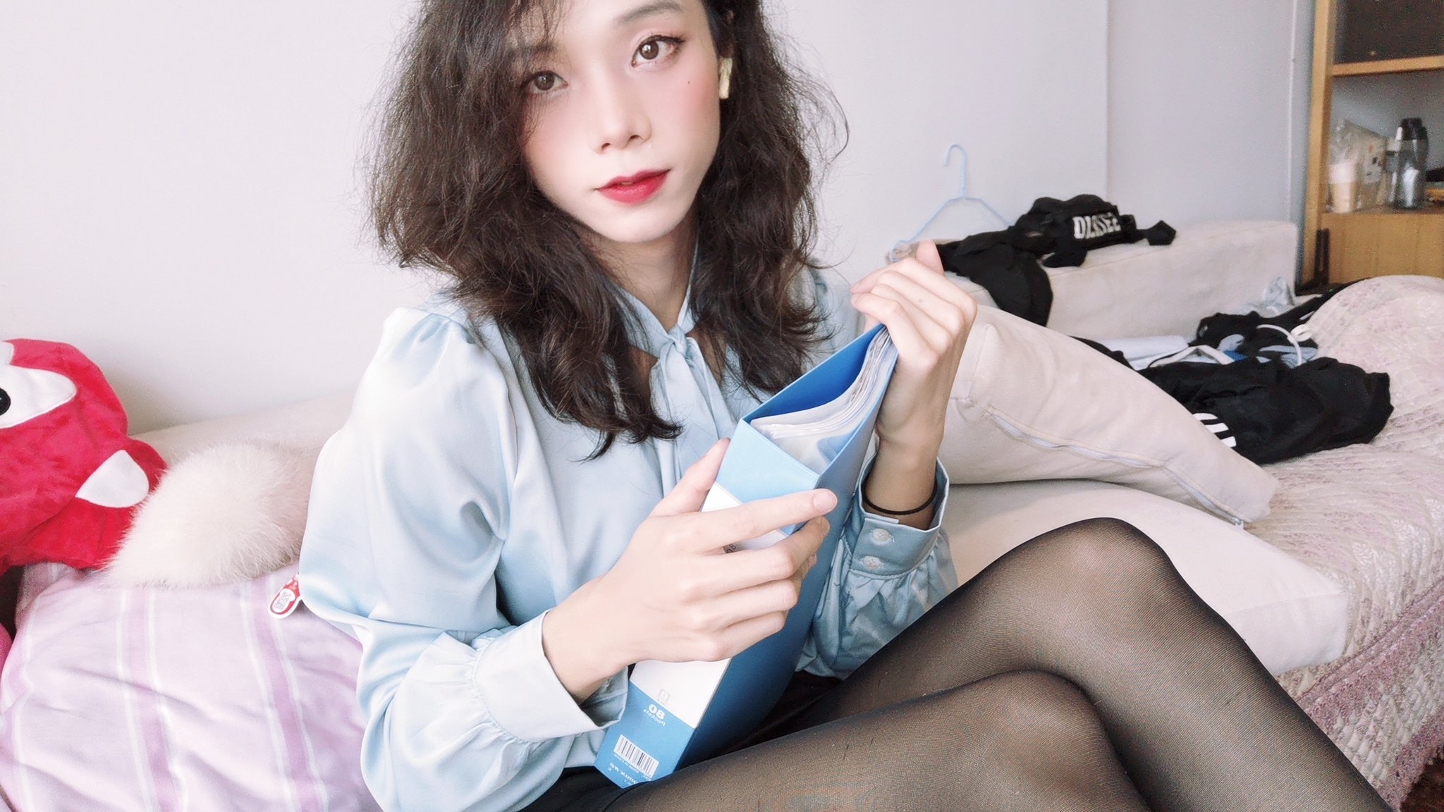 蓝蓝的咦惹酱 On Twitter 合作的事~ 就拜托你啦~ 老板~ 伪娘 可爱的男孩子 想不到还有什么标签了 Ov84npypo1 Twitter