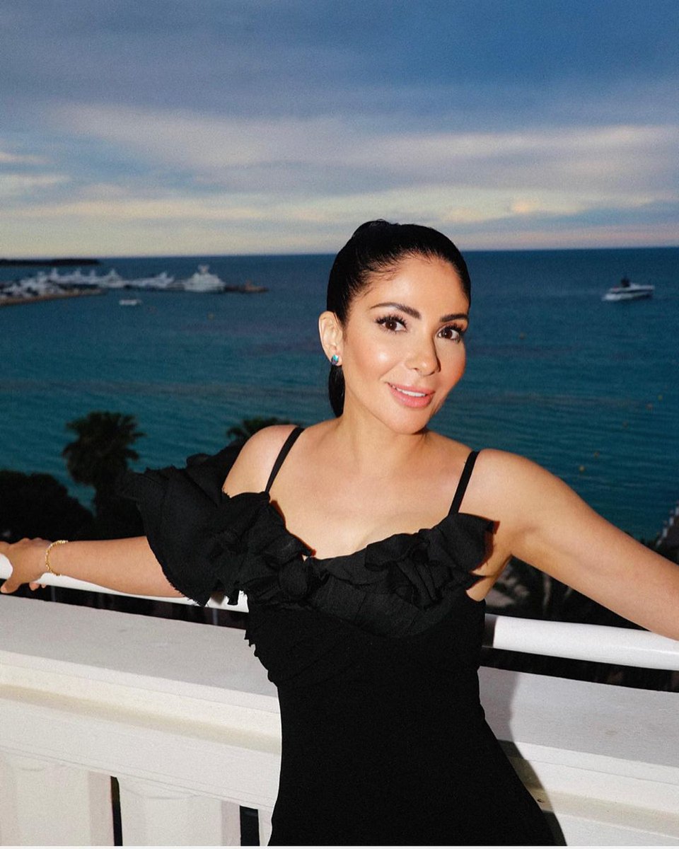 اليوم السابع on Twitter: "منى زكى فى أولى جلسات التصوير بمهرجان كان بيد مكسورة https://youm7.com ...