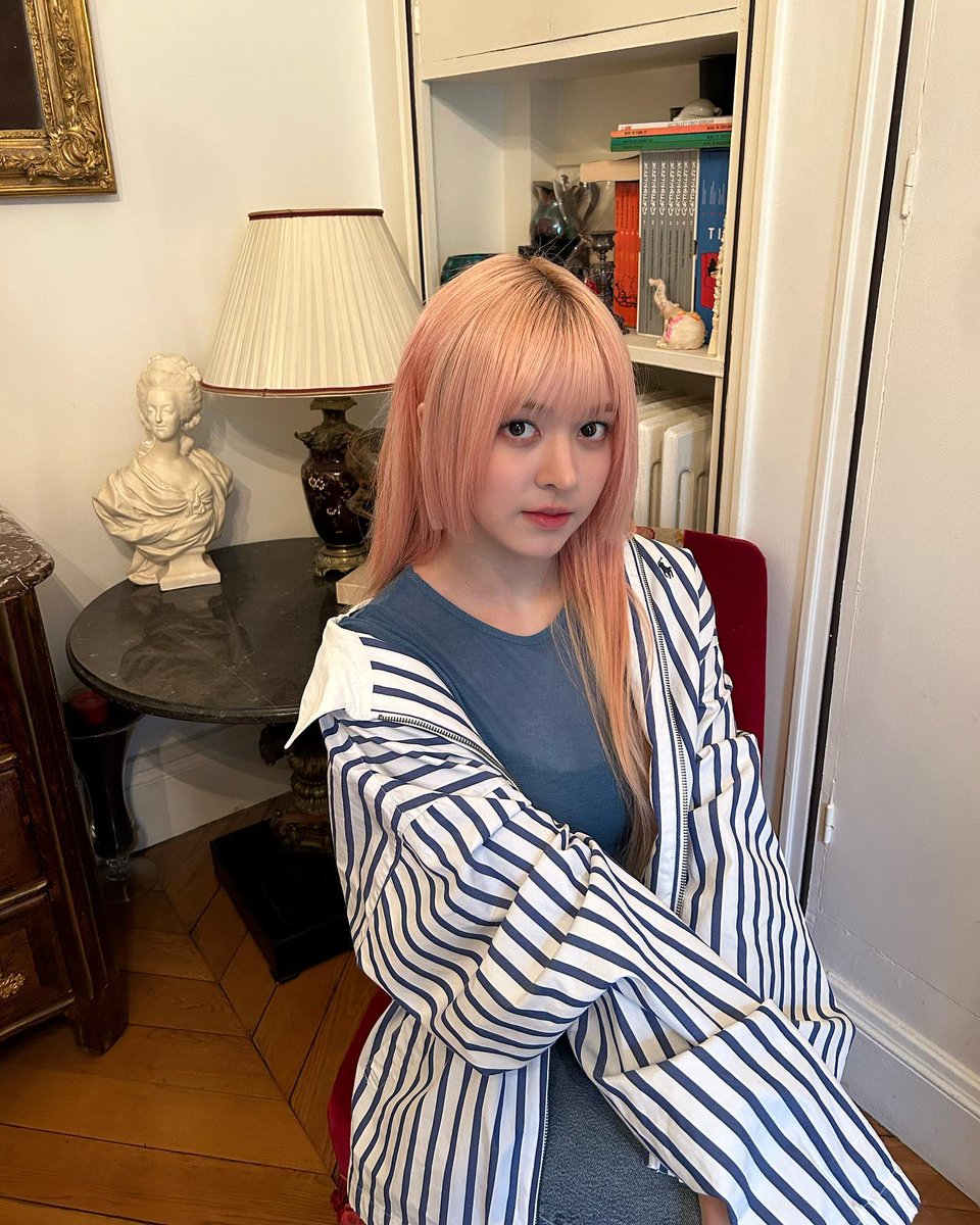 nmixx pics on Twitter: "NMIXX official instagram update with Lily (1/2)"