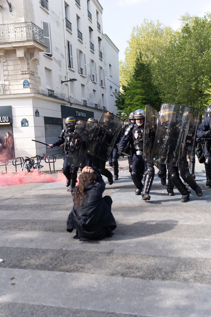 Violences Policières on Twitter: "🟡 Signalement n°5877 Coup de matraque gratuit par un CRS, à la ...