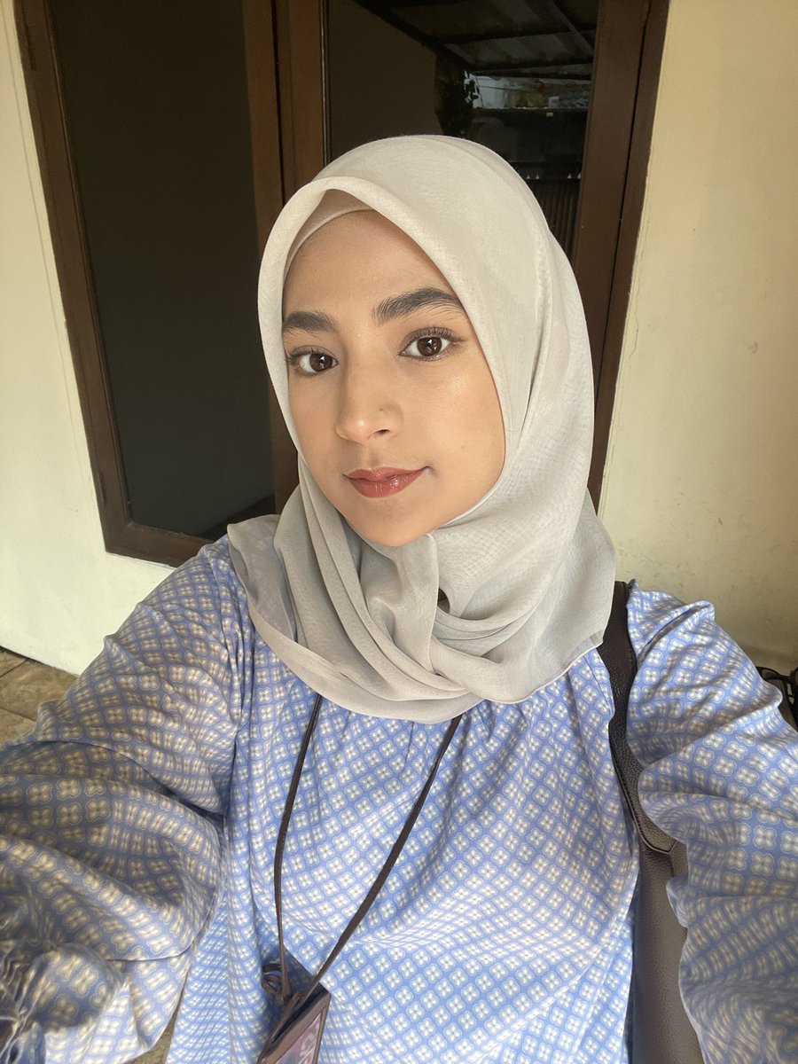 siapa dimana on Twitter: "Cosplay jadi mbak mbak kantoran dengan batik collection ...