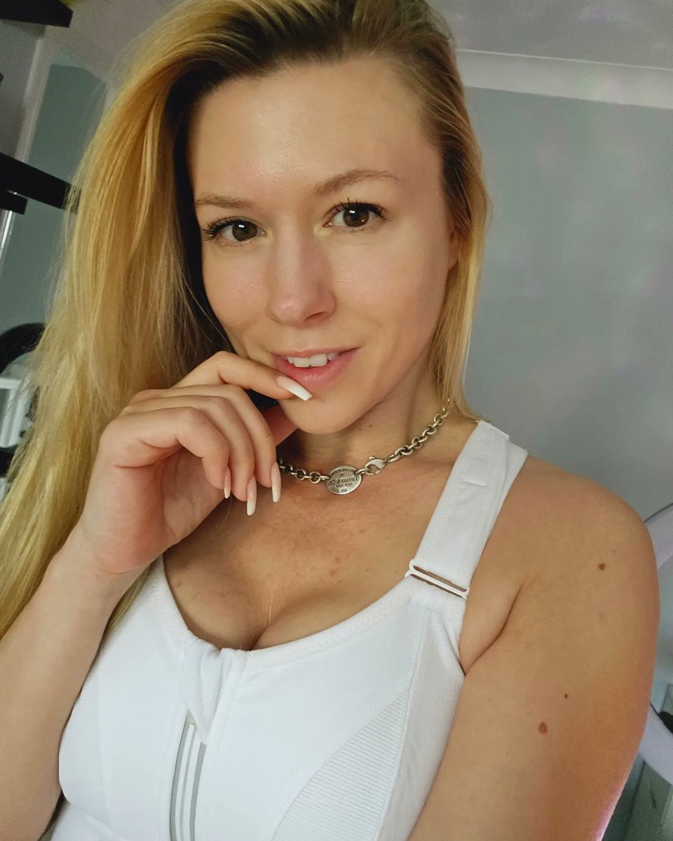 Michelle Moist on Twitter: "Starting it off right today.. Feeling much better x"