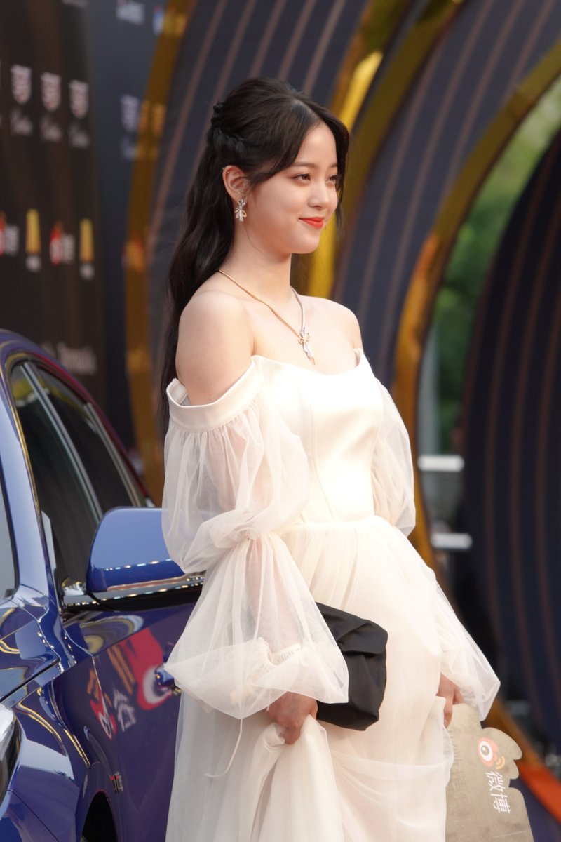 欧阳娜娜一字肩白色长裙生图写真 102p894m 明星生图 明星写真 生图 明星 欧阳娜娜 Nomx464 Yuzhoumeinv 自购地址: 明星生图 明星写真 生