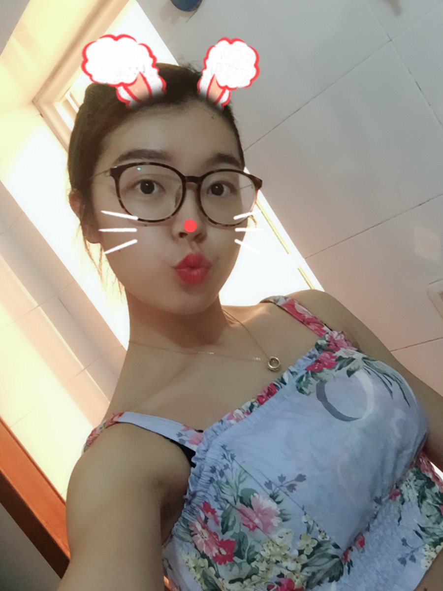 眼镜娘基地 on Twitter: "可爱新婚眼镜小姐姐 [1820P+1.68G] #眼镜娘 #眼镜妹 #女大学生 #自拍 #新娘 No.060307 投稿：@wqganenshi ...