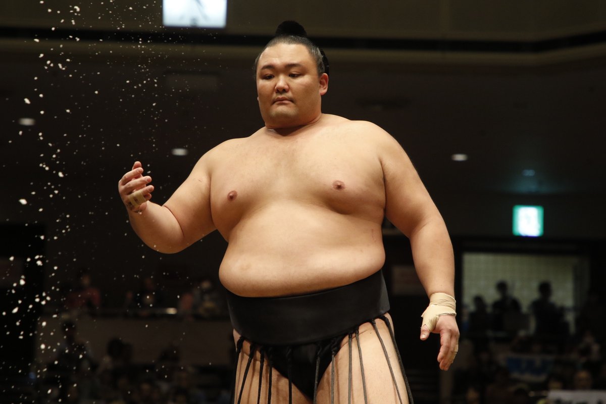 日本相撲協会公式 On Twitter <三日目の様子> 幕内取組 東前十四 朝乃山 寄り切り 西前十二 琴恵光 Sumo 相撲