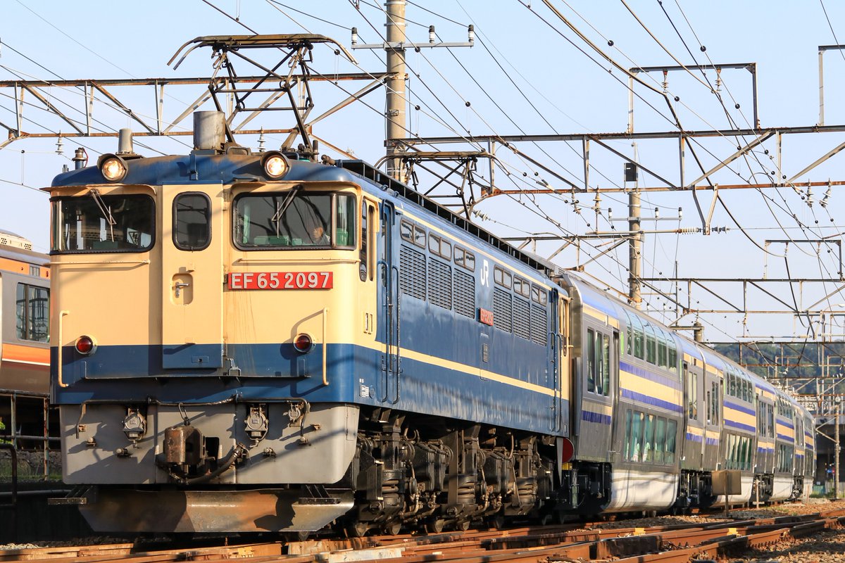 アサリシジミハマグリさーん on Twitter: "9771レ EF65-2097+E235系グリーン車(F-27,28編成用)4B J-TREC(横浜)出場甲種 4073レ EF65-2065"