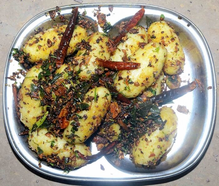 10 Delicious Traditional Dishes of Chhattisgarh 1. Bafauri - Thread ...