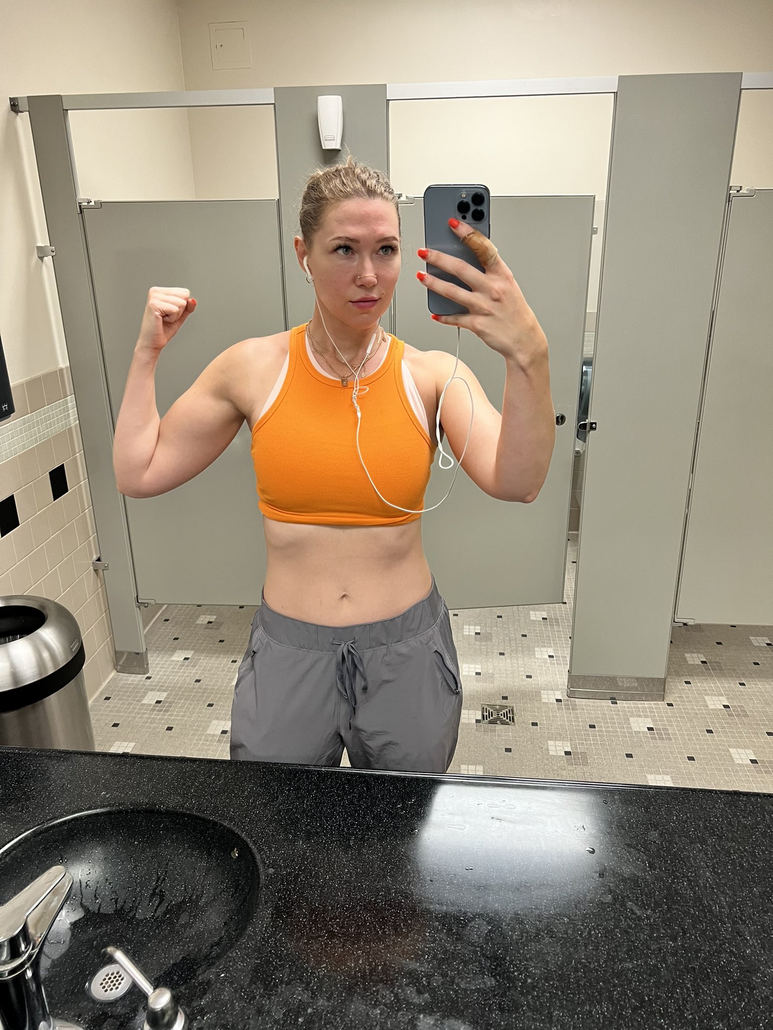 TW Pornstars - Bee Dawley. Twitter. Just over here lifting heavy shit. 5:31 PM - 16 May 2023