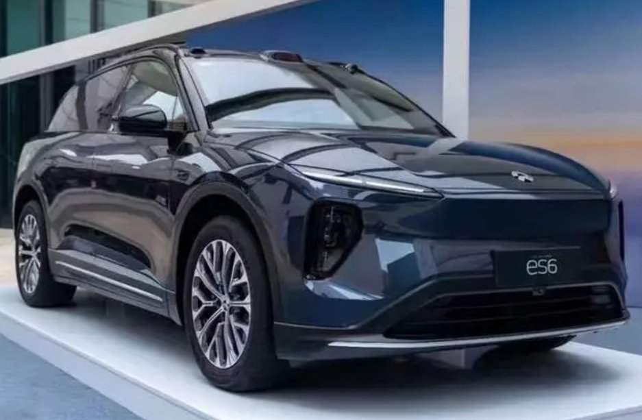 Tycho de Feijter on Twitter: "NIO ES6 new pics. A darkly colored car was seen at a dealer ...