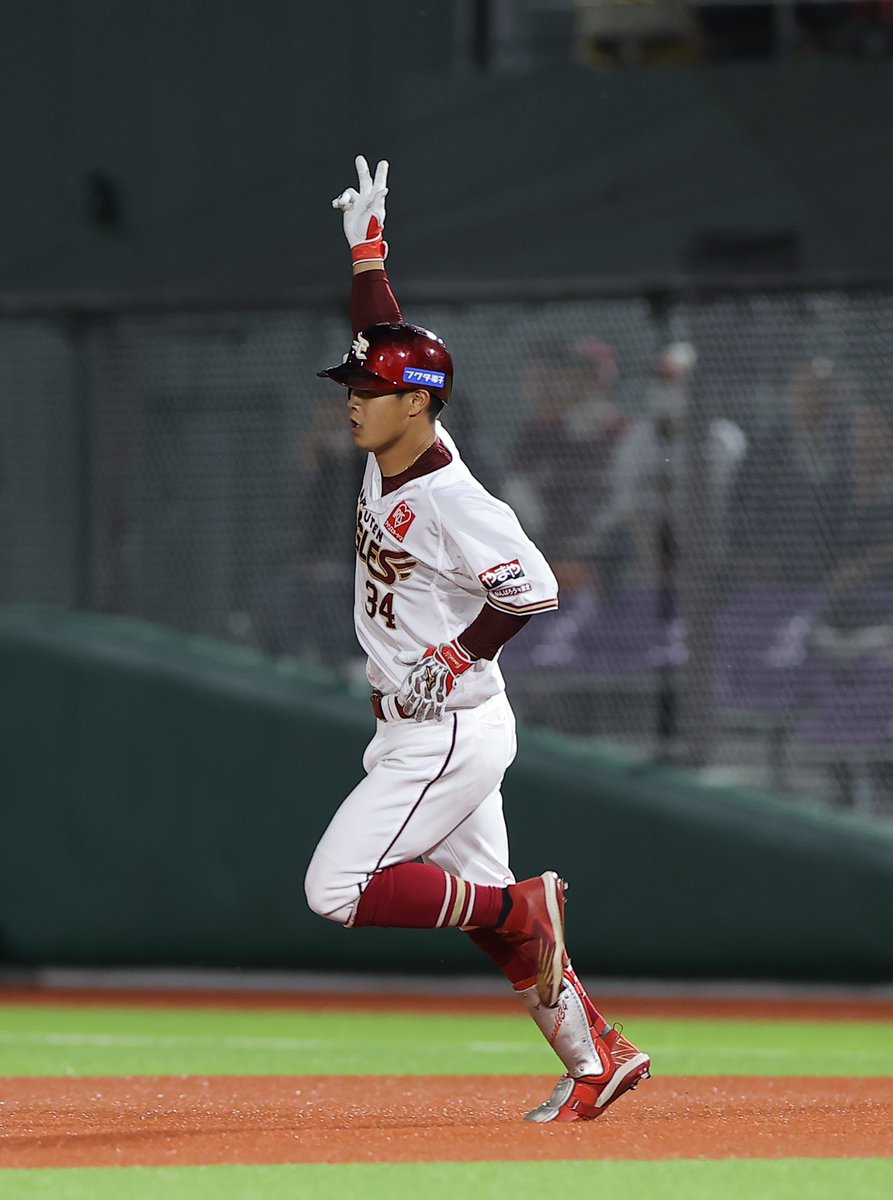 けい📦 on Twitter: "RT @Sanspo_EAGLES: 【楽天ｰソフトバンク】 16日、4回に「新球場1号」を放った山崎剛選手。7回には浅村栄斗選手とフランコ選手が本塁打を放っ ...