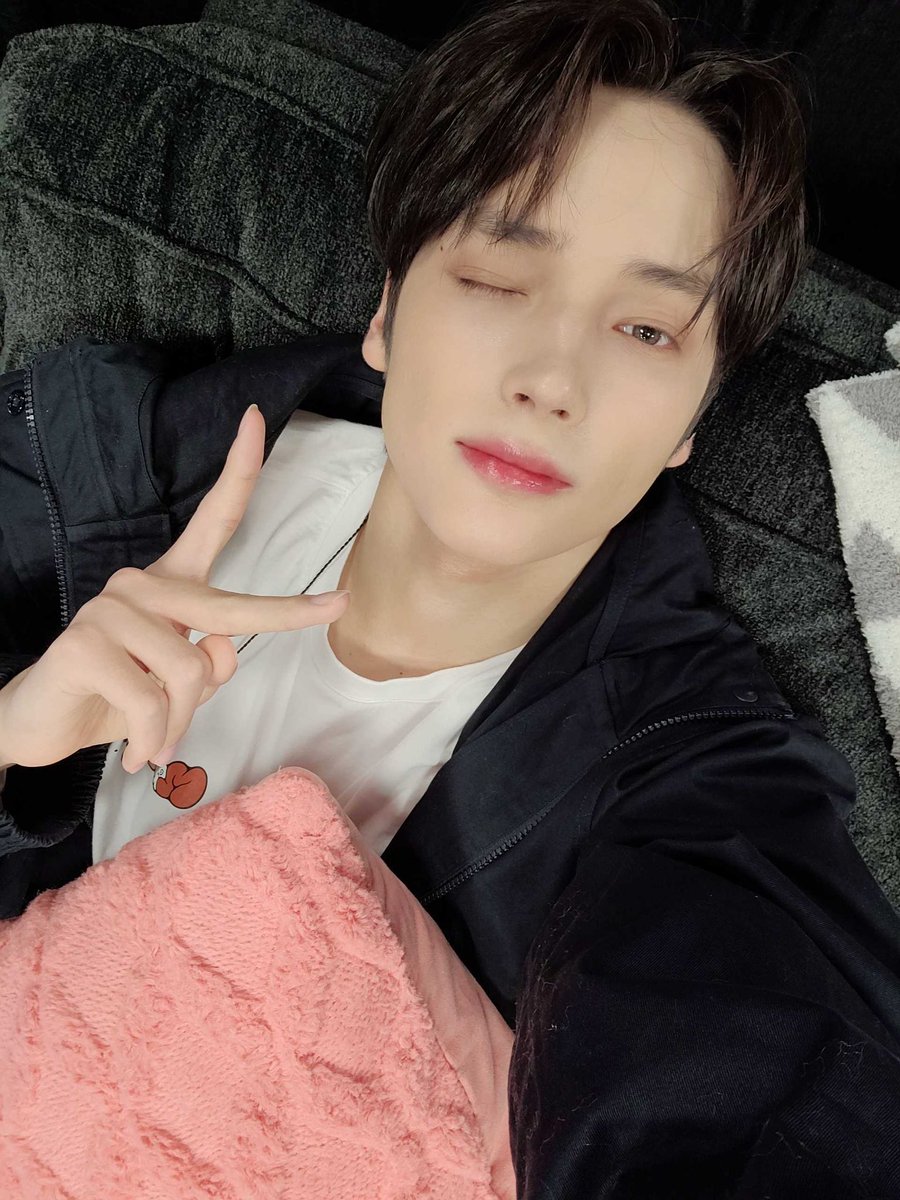TXT Translations 💬 on Twitter: "[230517] #HUENINGKAI Weverse “did you wake up, moas?” @TXT ...