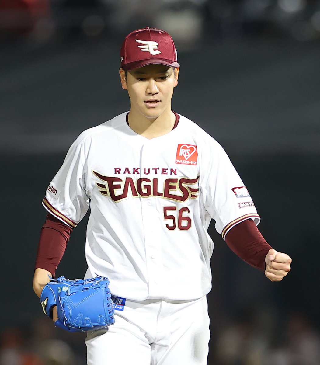 サンスポ×EAGLES on Twitter: "【楽天ｰソフトバンク】 16日、8回 にソフトバンク・栗原陵矢選手を空振り三振に打ち取りガッツポーズする #鈴木翔天投手。#酒居知史投手 も ...