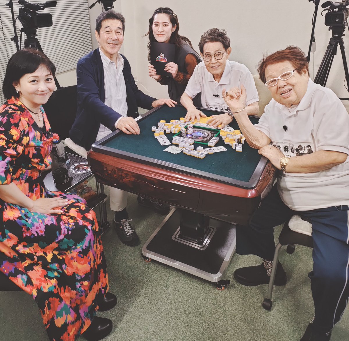 ドリフ麻雀 公式 on Twitter: "先日、【ドリフ麻雀】6月分の収録終わりました！ 撮影はなんと7時間にも及ぶ大熱戦！！ 和気あいあいと麻雀卓を囲む姿をぜひご覧下さい 今回から雀卓と ...