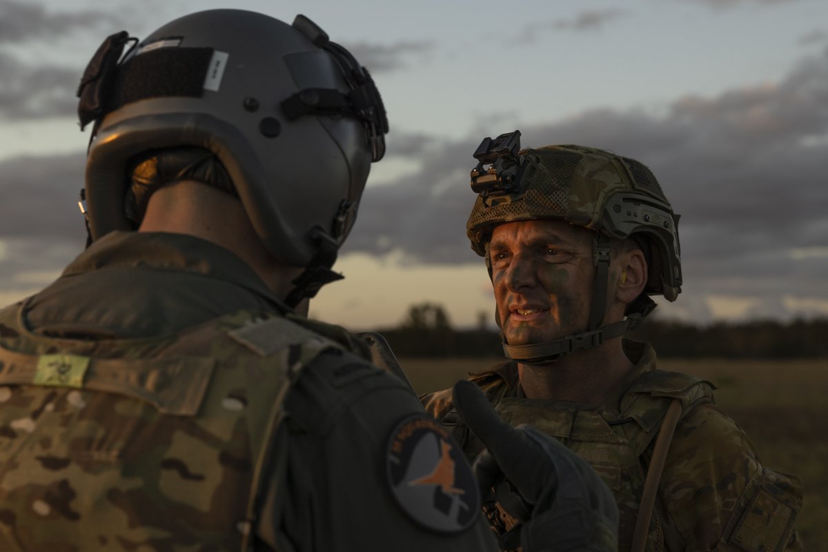 Australian Army on Twitter: "#JointForce with @AusAirForce 🤝 An #AusAirForce C-27J Spartan from ...