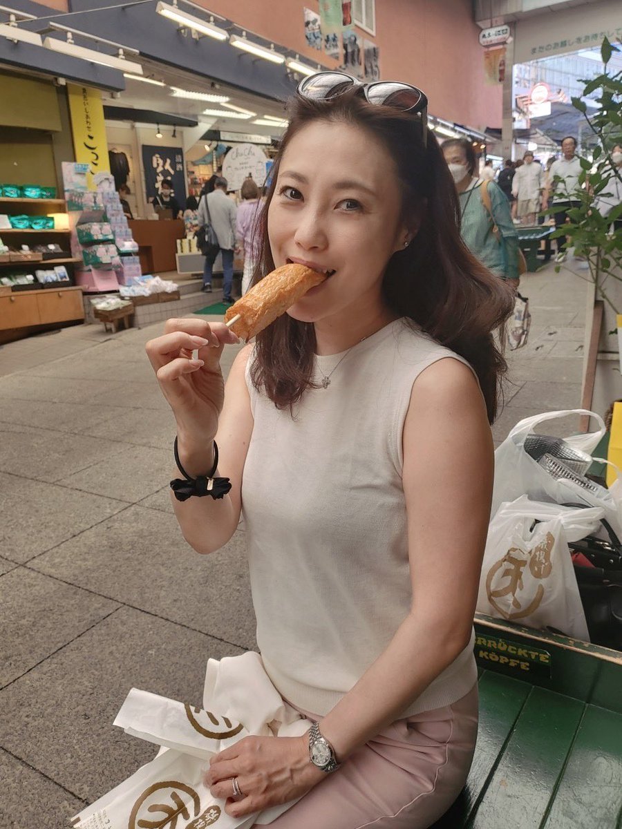 多田有花 Yuuka Tada On Twitter 一枚目:テーマは意味不明 二枚目:商店街で海老マヨ天を食べてる人 三枚目:何かを必死で撮ってる人 四枚目:暑くてカフェラテの氷が早く