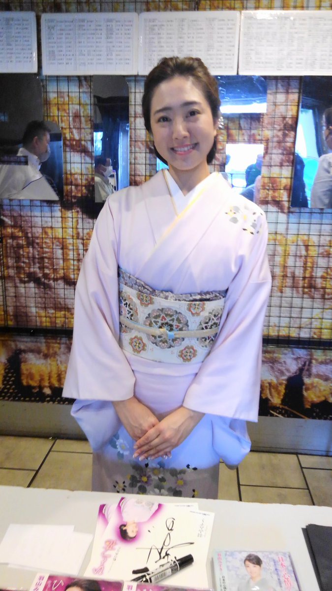 (あああ) On Twitter 行って来ました🚋大阪心斎橋big Cat羽山みずきさんのお手拍子歌👏#おめおめロック#河内おとこ節🎶最高ですね~ ️cdを買ってちょっと待っててください