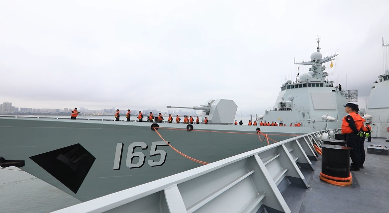 East Pendulum on Twitter: "Le 16 Mai dans la matinée, le destroyer 165 "Zhanjiang" (Type 052D) a ...
