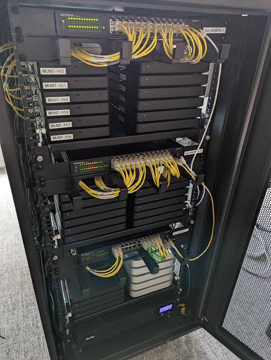 Ivan Kuleshov on Twitter: "ARM Rack Cabinet About 70 devices. Apple Mac mini, Apcsilmic Dot 1 ...