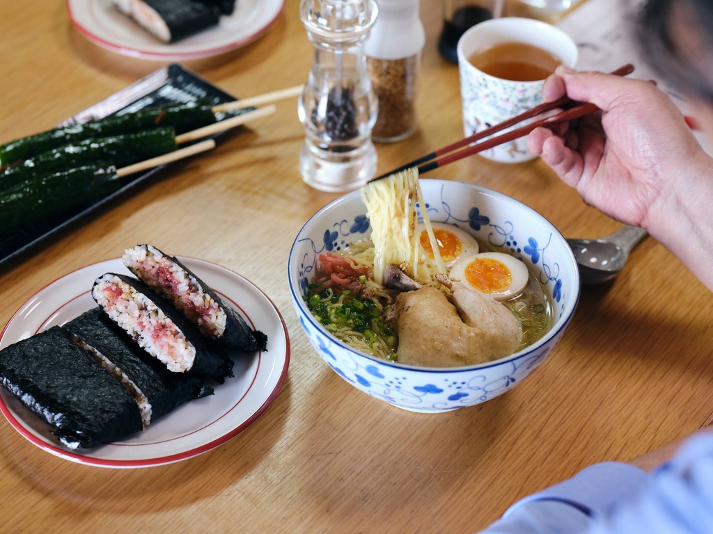 dancyu_mag on Twitter: "6月号「料理上手になる！まんがダンチュウ」は絶賛発売中です！ 『クッキングパパ』のうえやまとち先生を訪ねて、仕事場兼ご自宅へ！ 1600以上も ...