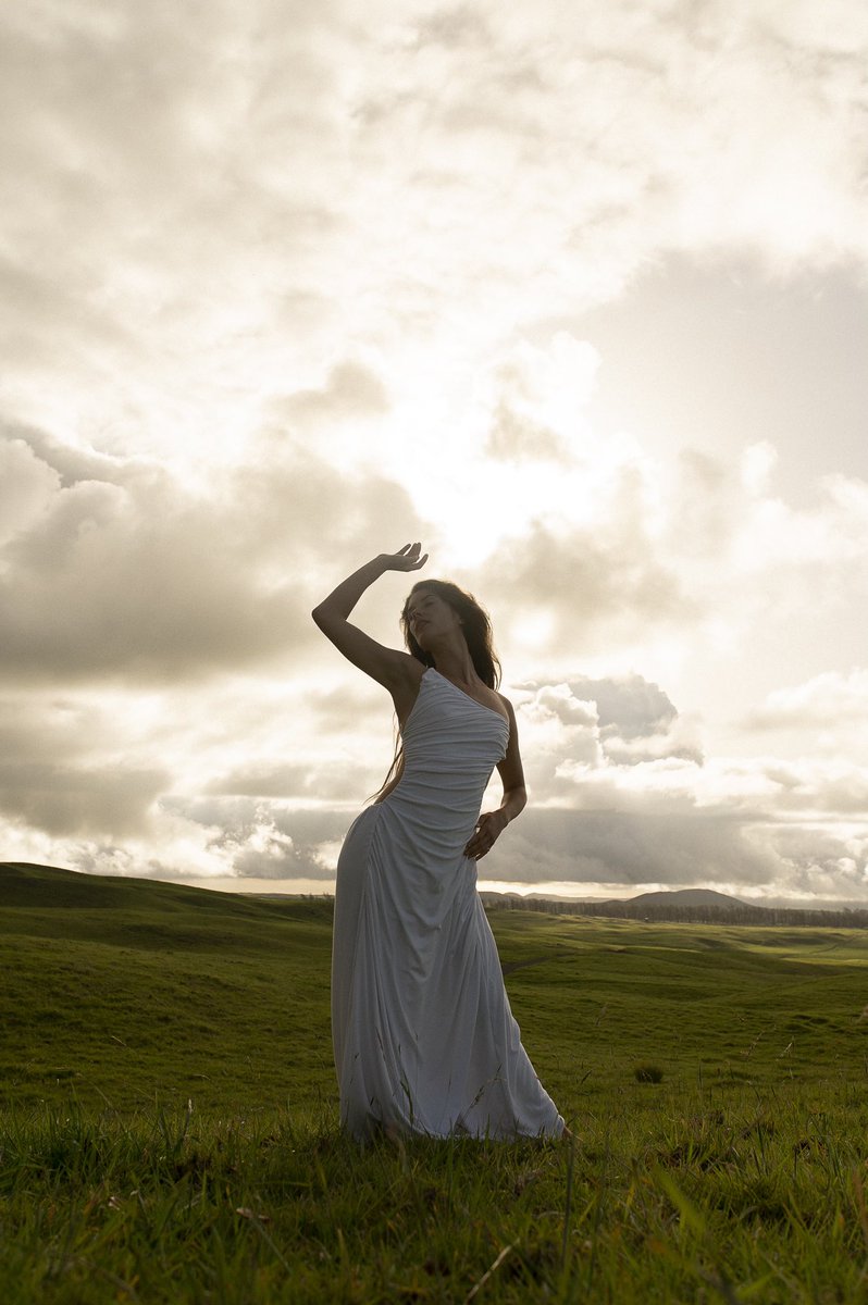 Goddess Bella- Top Fansly 0.75% on Twitter: "Dancing with the wind 🍃"