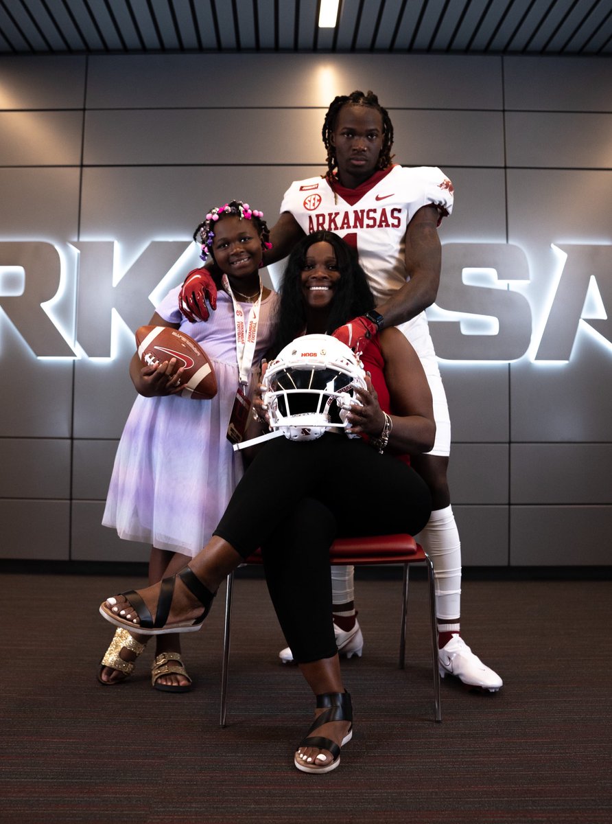 𝙲𝚑𝚛𝚒𝚜 "𝙲𝚎𝚎" 𝚁𝚑𝚘𝚍𝚎𝚜 on Twitter: "#gohogs🐗"