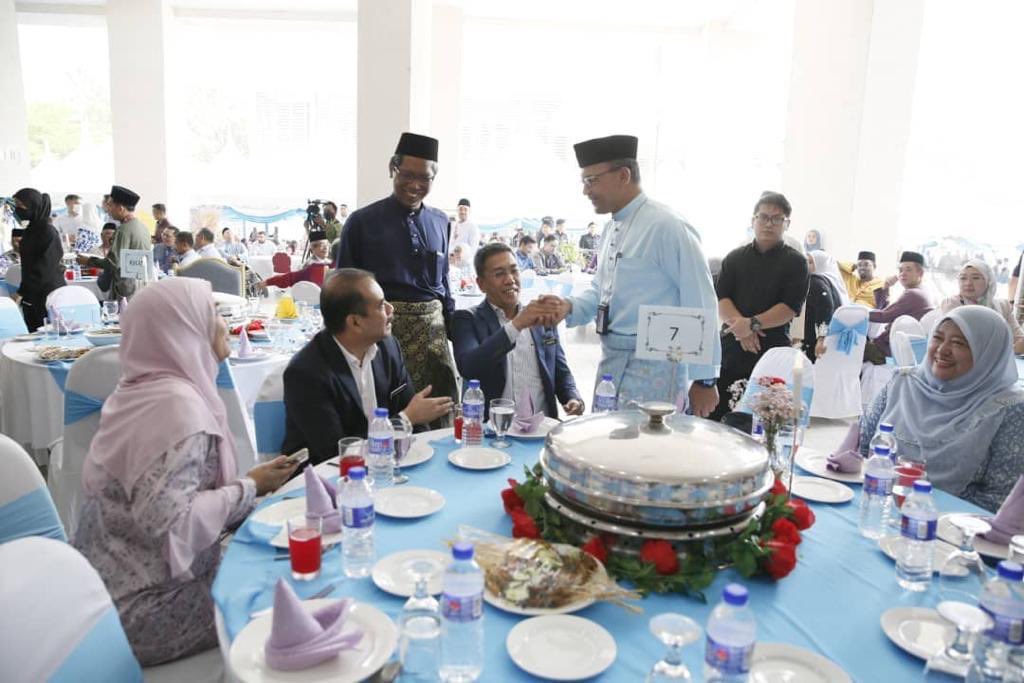 UKM (Malaysia) on Twitter: "Pengerusi Lembaga Pengarah UKM, Prof. Emeritus Dato’ Dr. Mohamad Abd ...