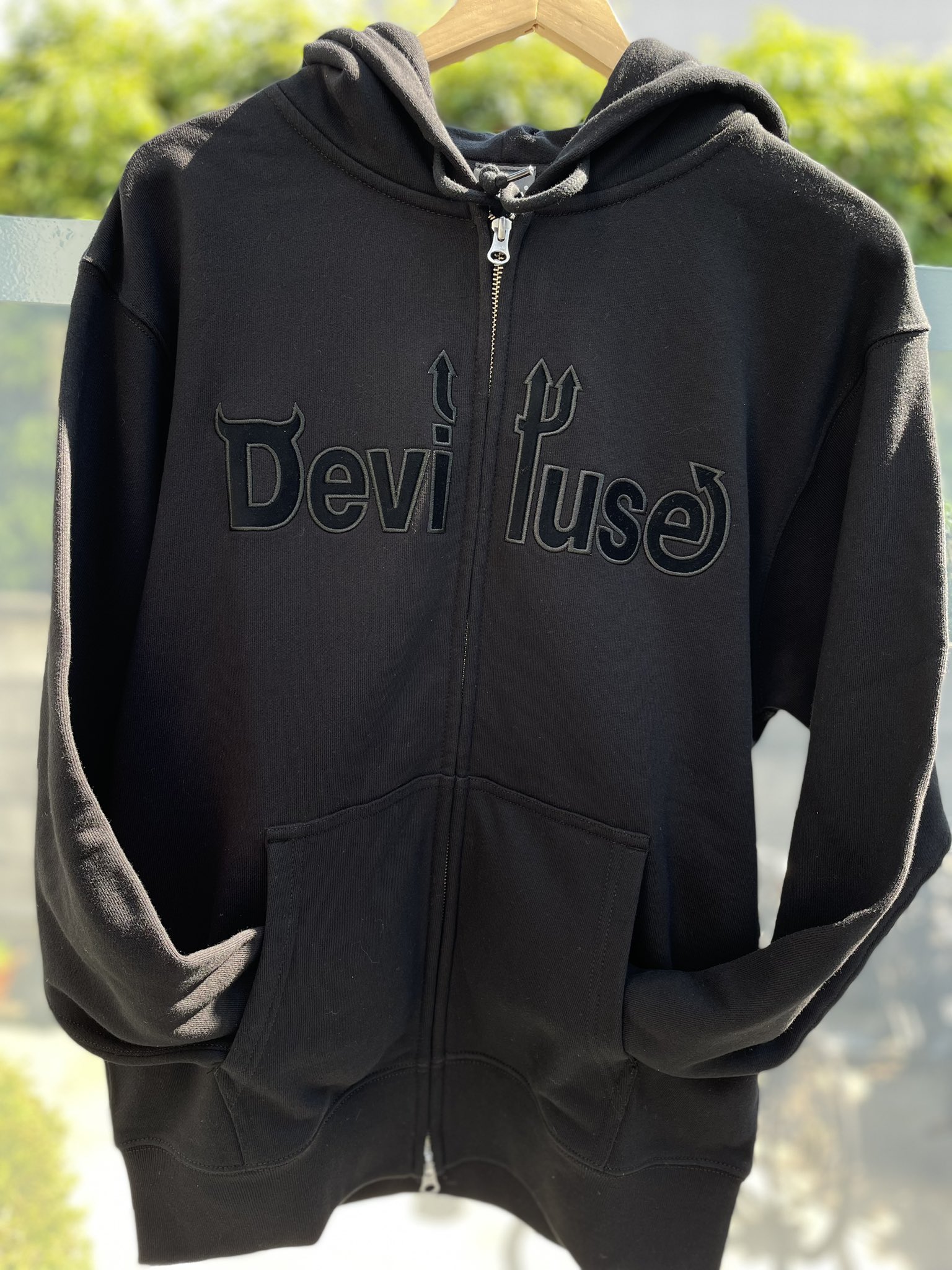 deviluse Flag Store on Twitter: "5/20(土)19:00販売開始‼️ 🏁Hiro/SHADOWS”Logo Zip Hooded” ∟Black ∟M,L ...