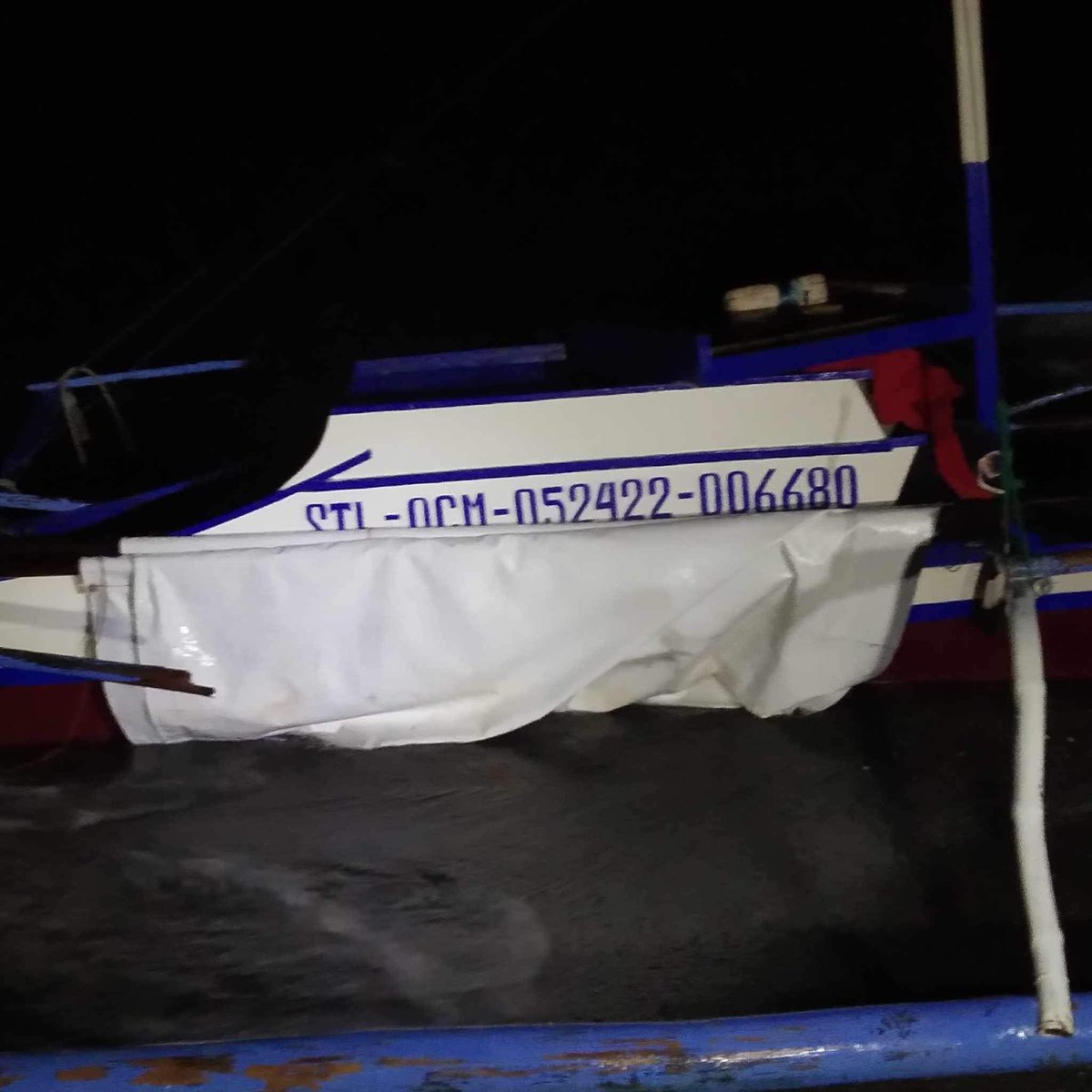 Philippine Coast Guard on Twitter: "RT @DZMMTeleRadyo: Pito kabilang ang isang bata, nailigtas ...