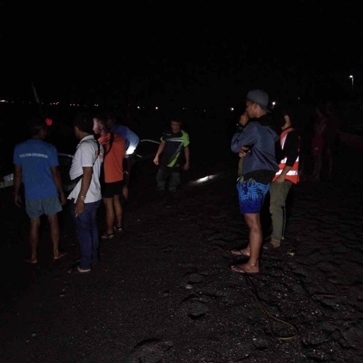 Philippine Coast Guard on Twitter: "RT @DZMMTeleRadyo: Pito kabilang ang isang bata, nailigtas ...