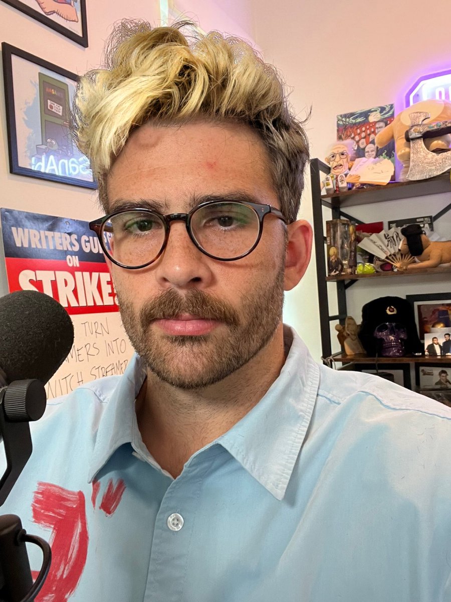 The Queer Leprechaun ππ΅πΈπΊπ¦π₯πΉπ΄π³οΈβπ On Twitter Rt Tombussy He Looks
