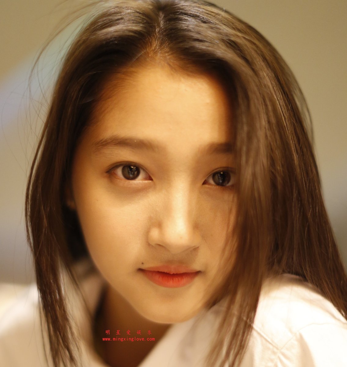 mingxinglove on Twitter: "#关晓彤 拍摄某电视剧剧照花絮照片，面部特写，放大可看清肌肤纹理，高清4K分辨率原图无修 #生图 下载 Canon EOS 5D Mark ...