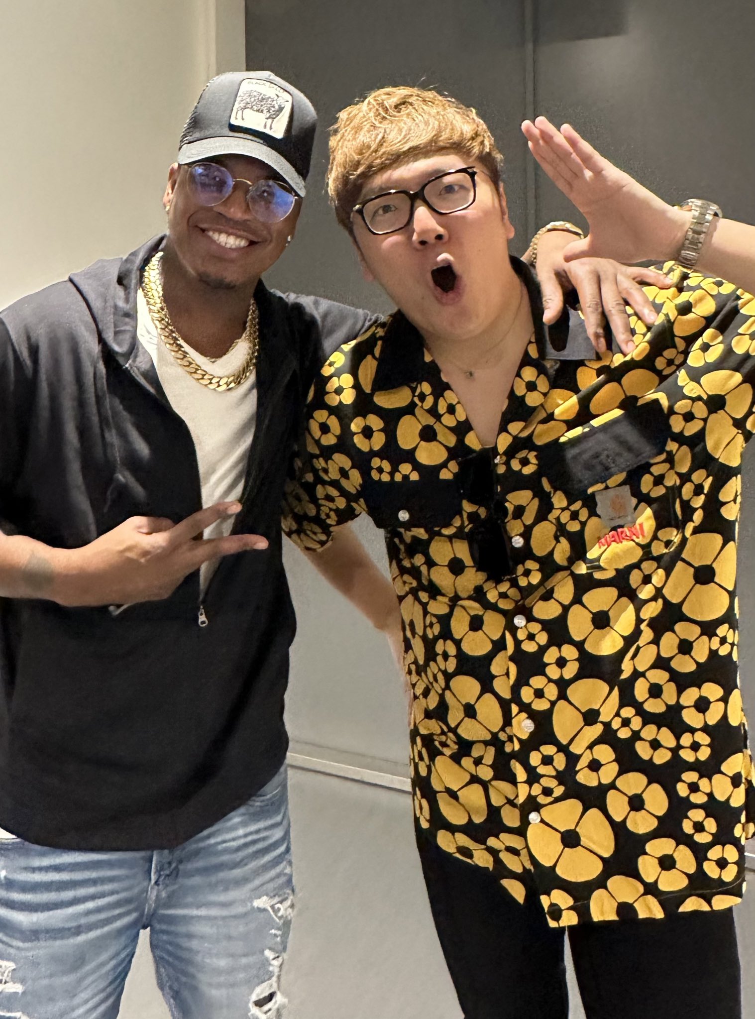 HIKAKIN😎ヒカキン 【YouTuber】 on Twitter: "NE-YOのLIVE見に来ました🎤 コラボから8年ぶりに会えた😎👊 @NeYoCompound × @hikakin ...